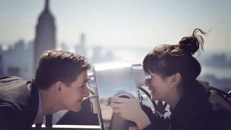 Comment parler à une fille lors du premier rendez-vous